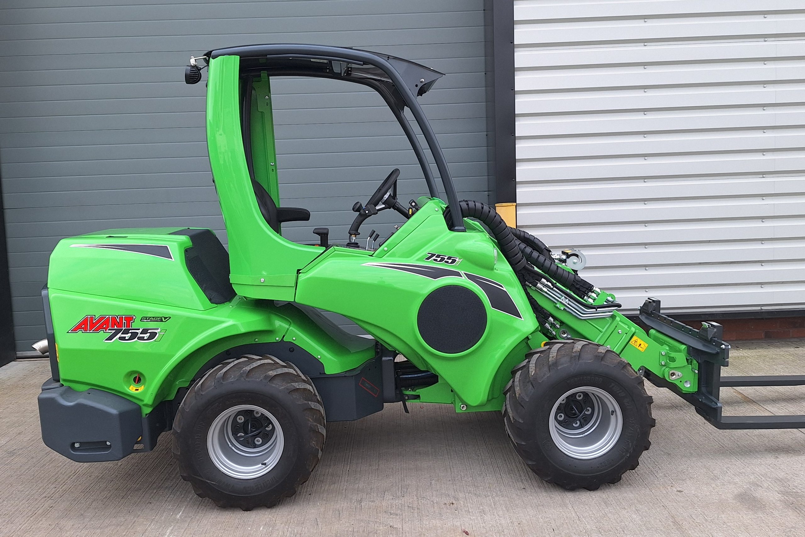 As New Avant 755i Compact Loader & Attachments for sale - Central ...