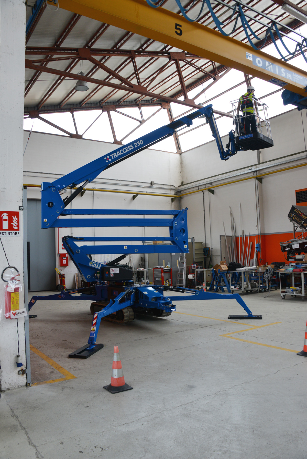 The Advantages of Tracked Spider Access Platforms - A Closer Look at ...