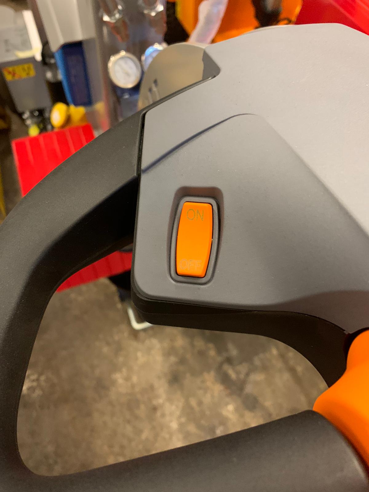 Safety Features On A Smartlift Glazing Robot - Central Platform ...