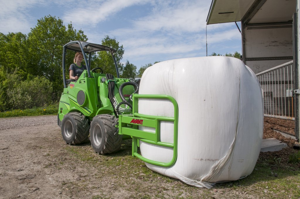 The Multi-Functional Compact Loader That's Perfect For Farming ...